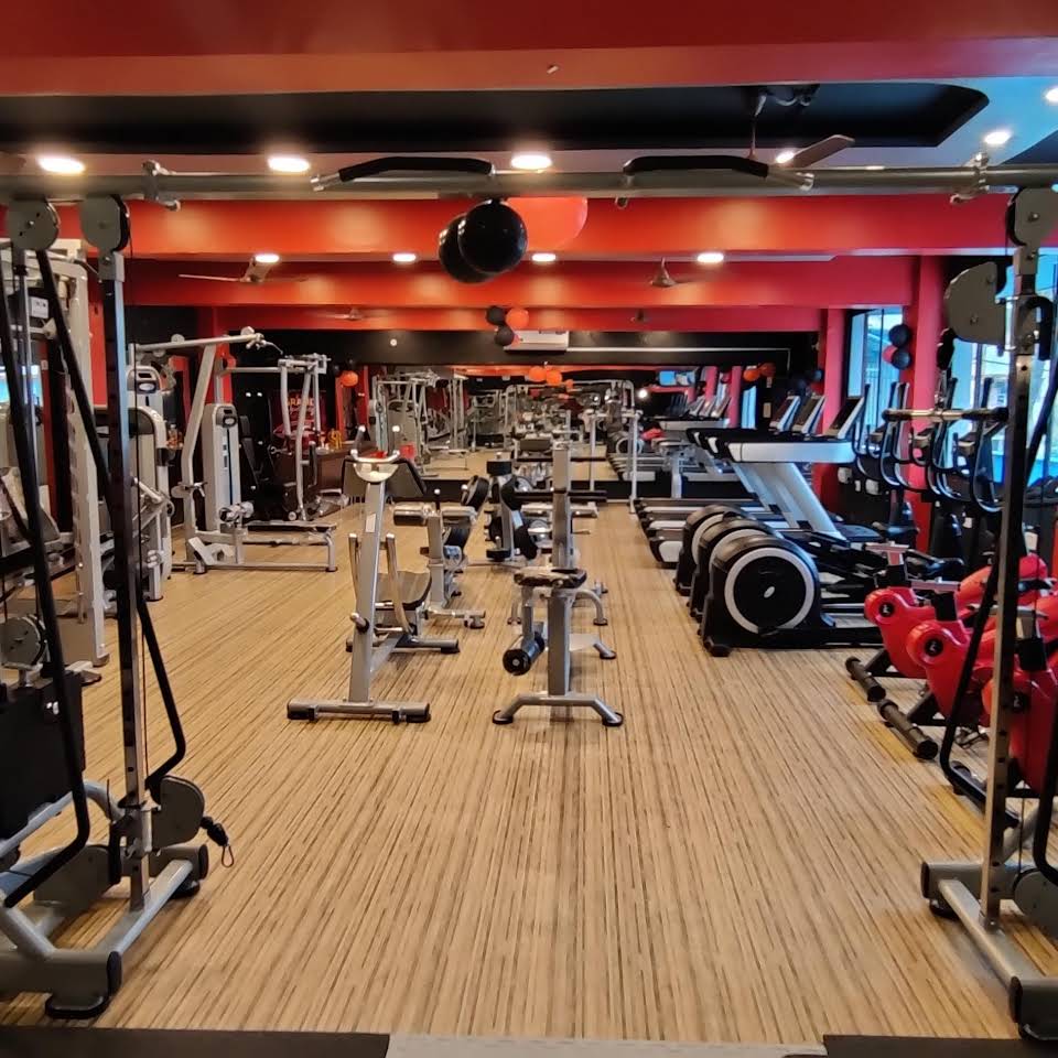 Cuts and Curves Fitness club