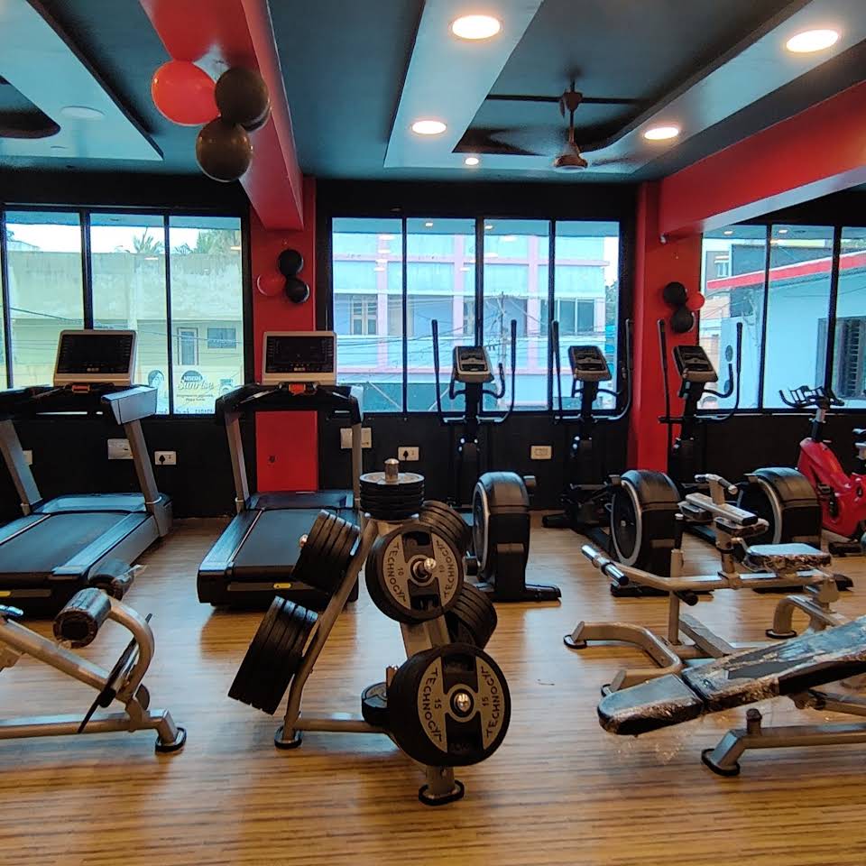 Cuts and Curves Fitness club