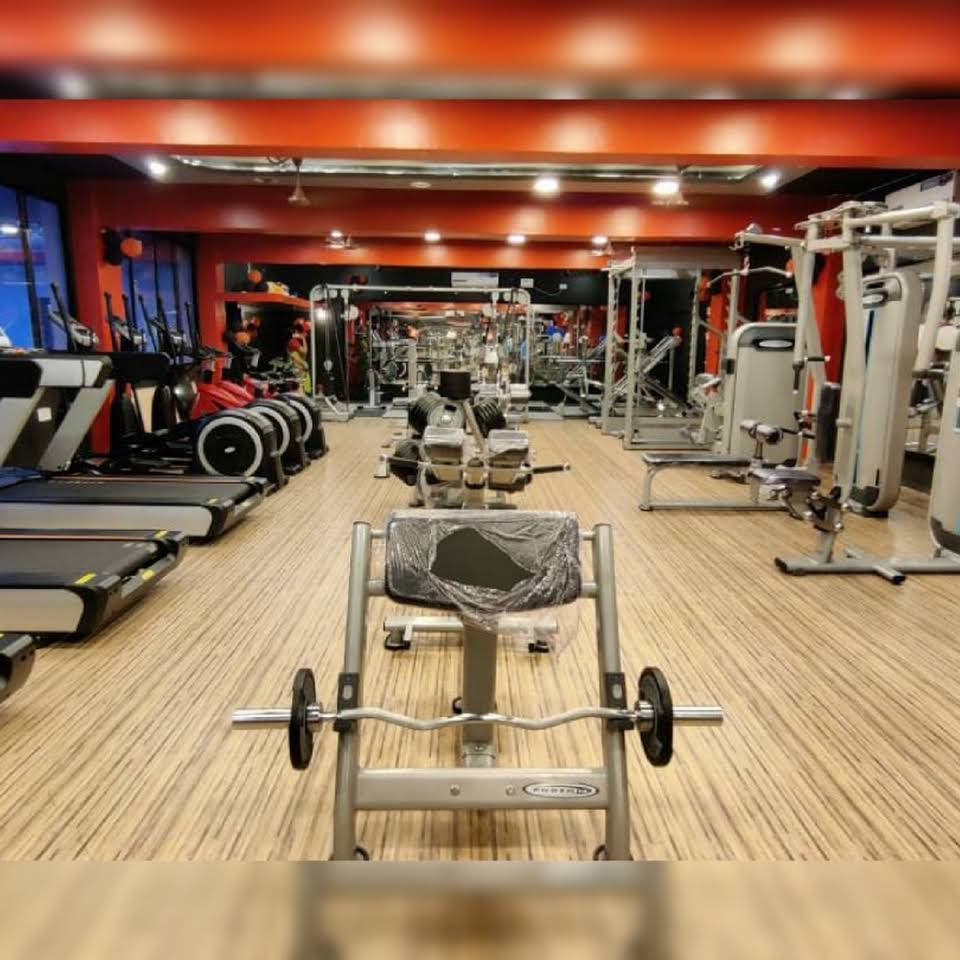 Cuts and Curves Fitness club