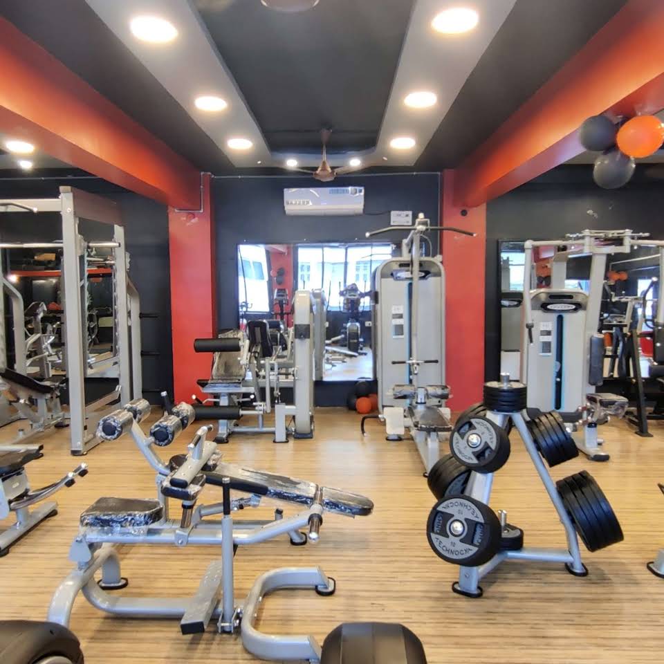 Cuts and Curves Fitness club